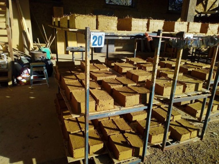 Production d'adobe - Maçonnerie de terre crue en Ille et Vilaine